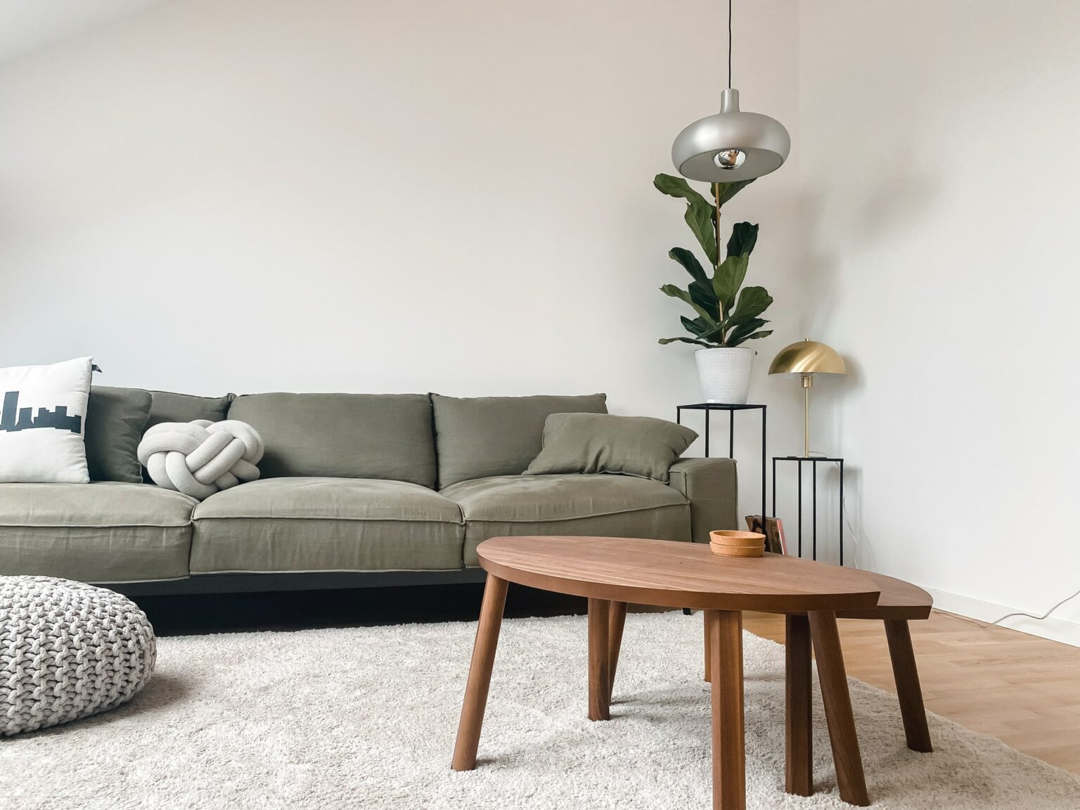 12 Best Minimalist Sofas to Declutter Your Space - Home of Cozy